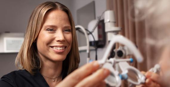 Slik fungerer en synstest hos Synsam